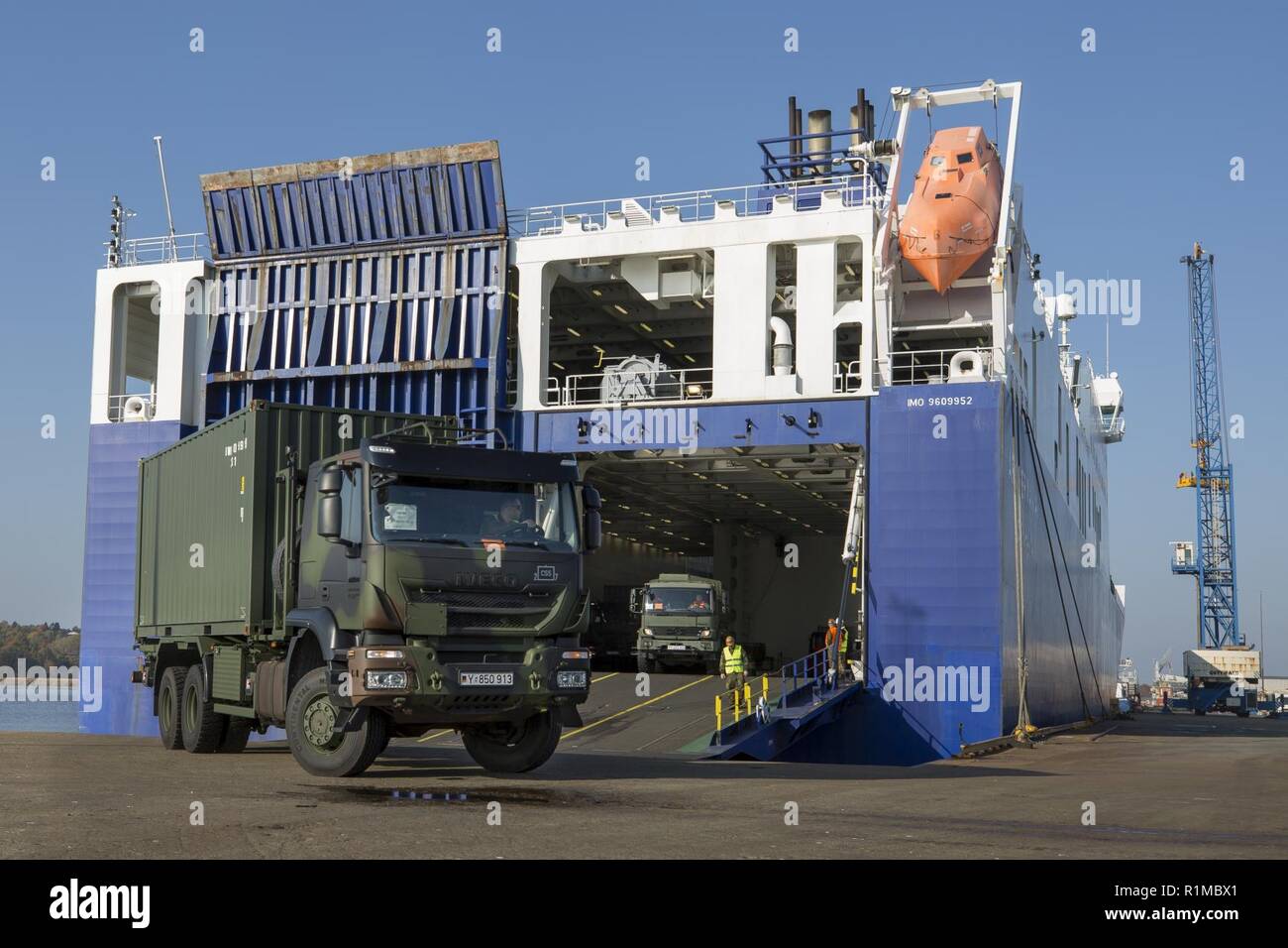 Unloading of military vehicles from the danish roll-on roll-off vessel ...