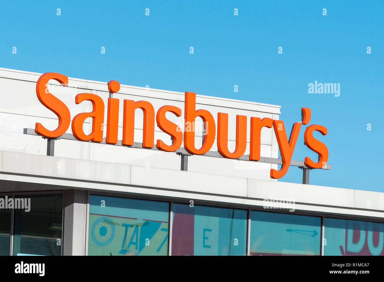 Sainsbury's store hi-res stock photography and images - Alamy