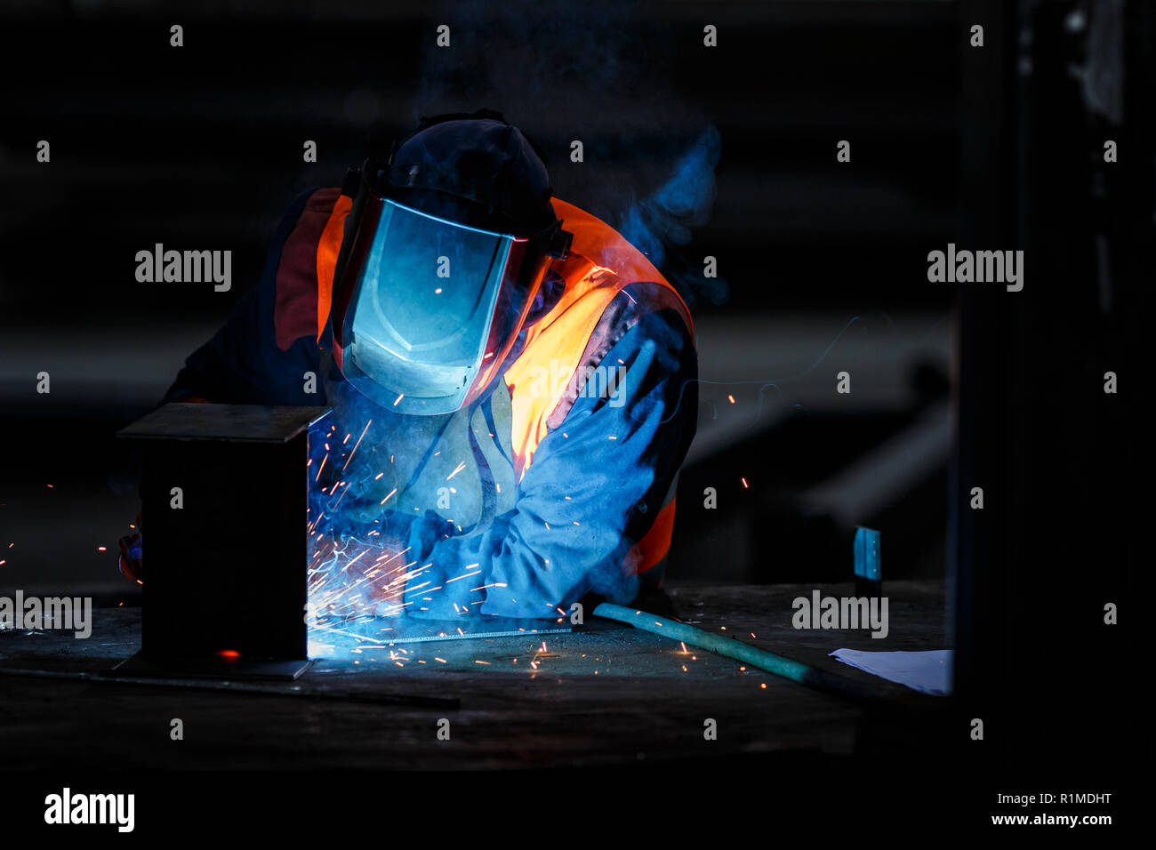 Welder at work Stock Photo - Alamy
