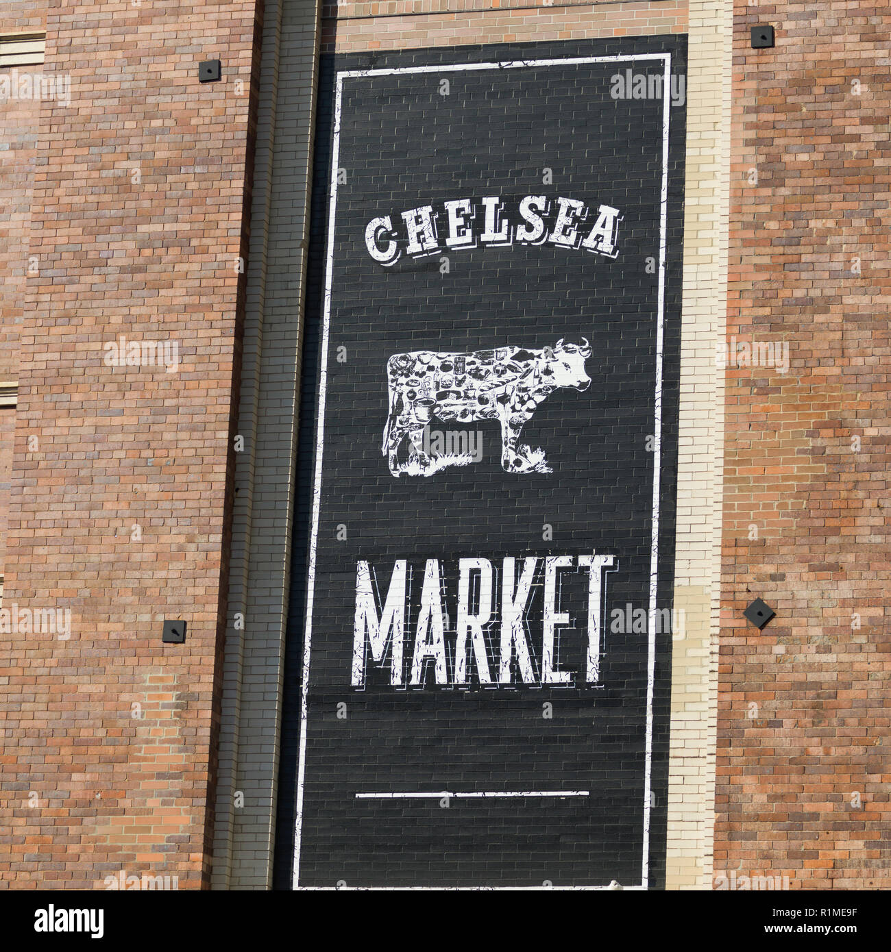 Chelsea market new york sign hi-res stock photography and images - Alamy