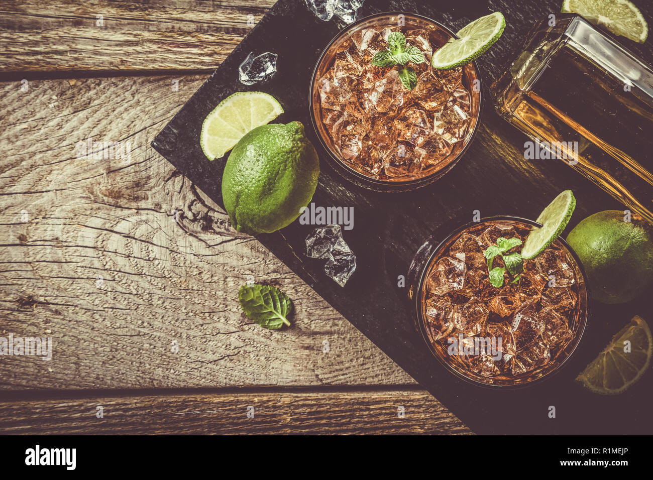 Whiskey cocktail overhead hi-res stock photography and images - Alamy