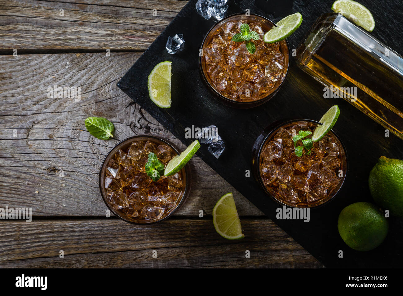 Whiskey cocktail overhead hi-res stock photography and images - Alamy