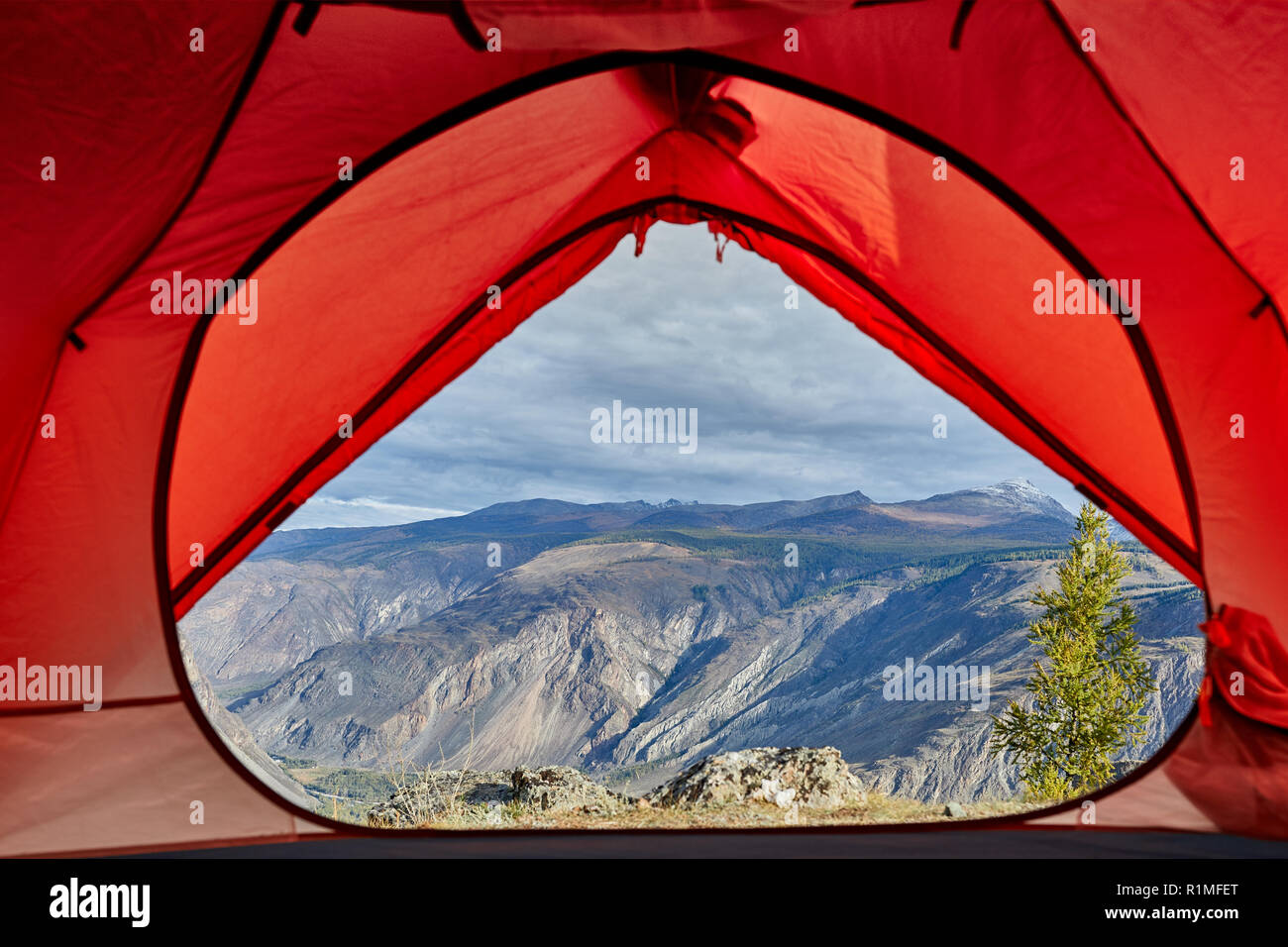 Open tent hi-res stock photography and images - Alamy