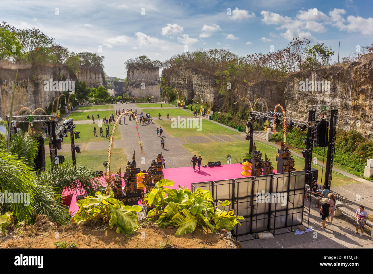 Garuda sculpture hi-res stock photography and images - Alamy