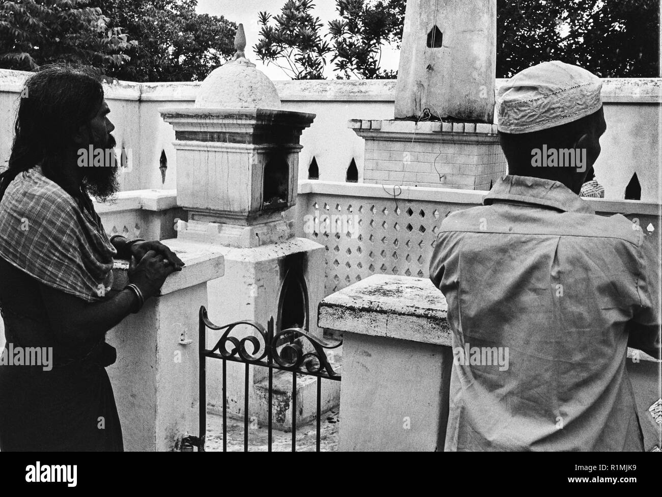 Shah Jalal Mosque, Sylhet, tomb of Shah Jalal 1980 Stock Photo - Alamy