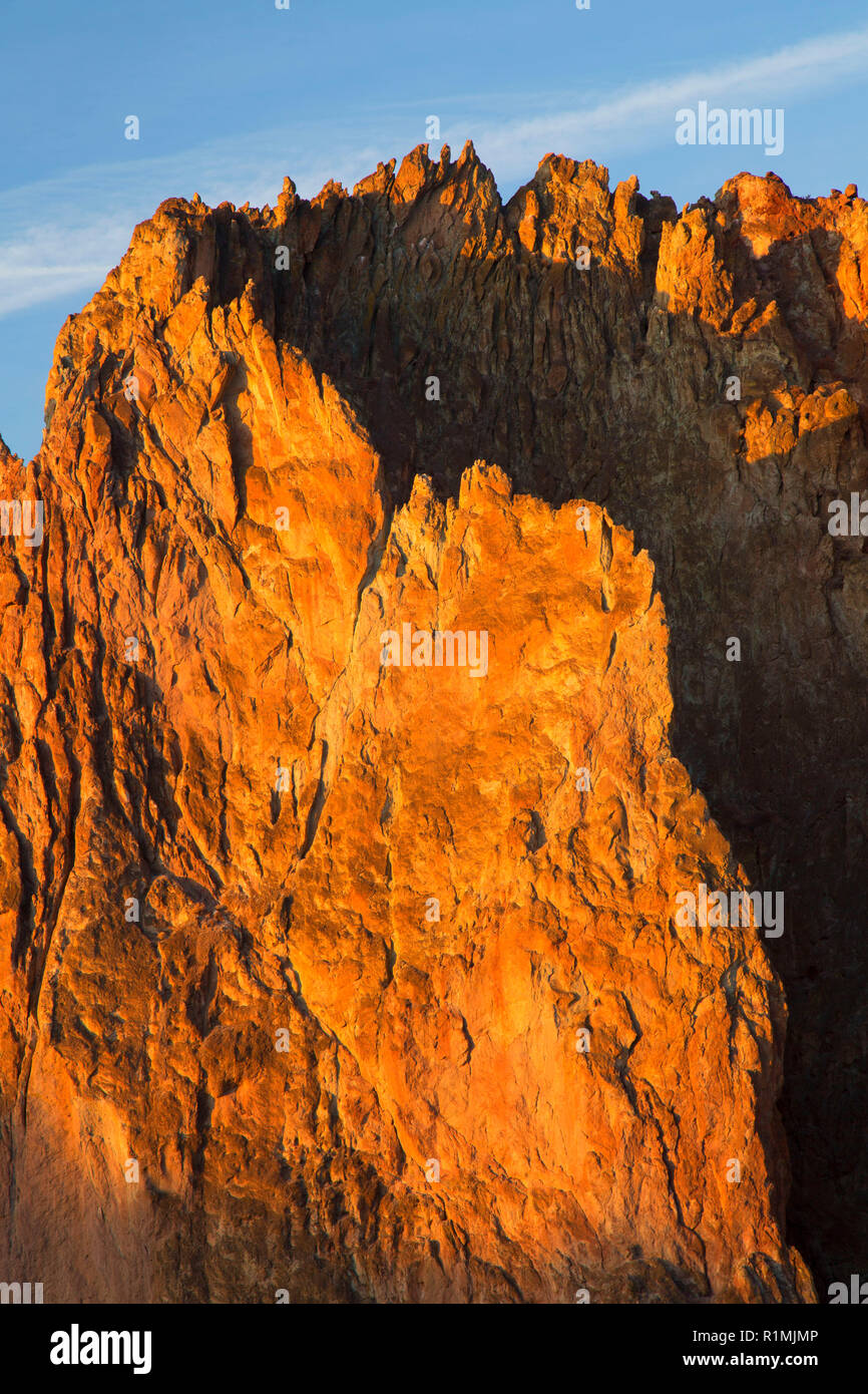 Cliff and rocks hi-res stock photography and images - Alamy