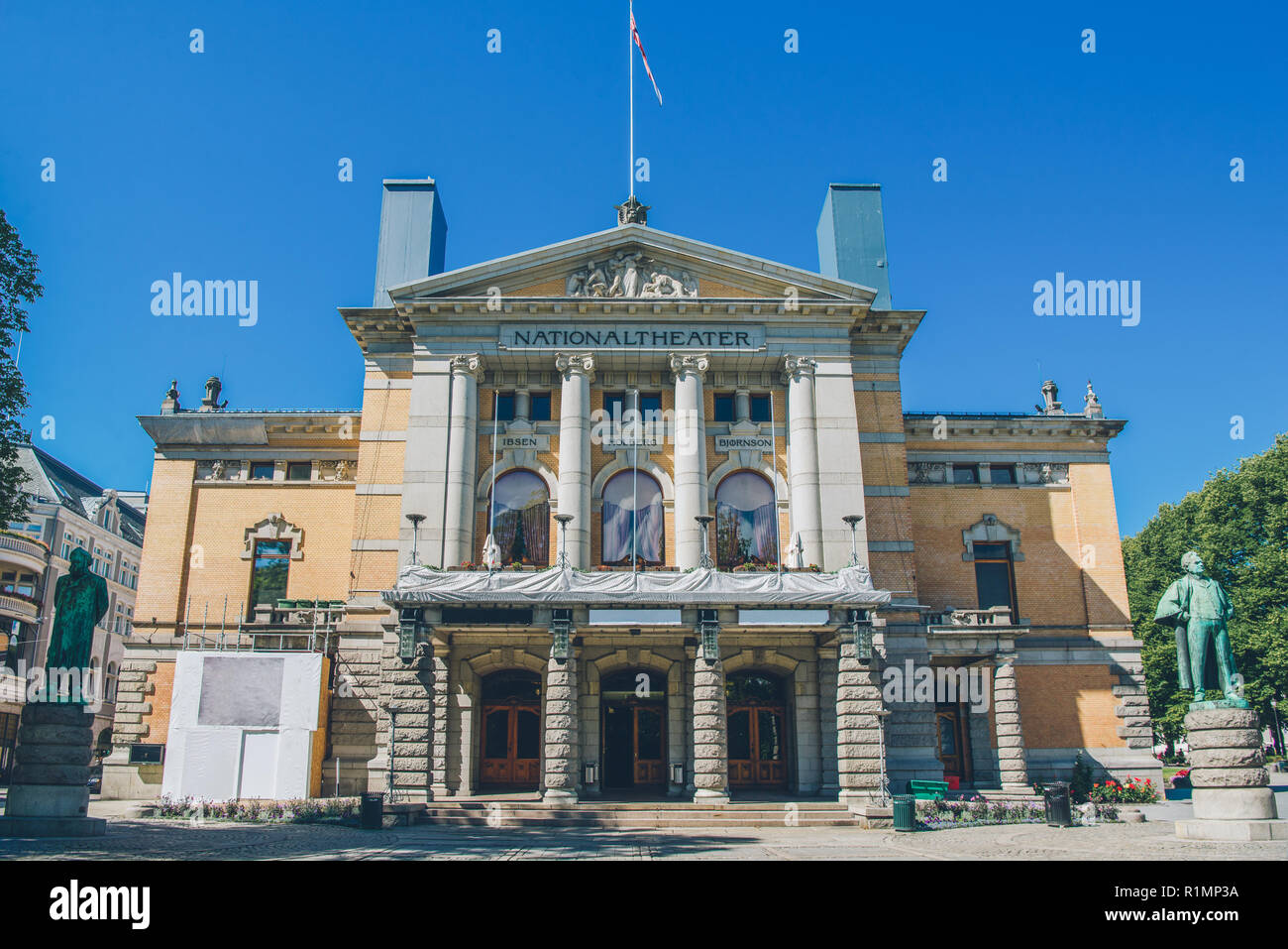 National theatre in oslo, norway hi-res stock photography and images ...