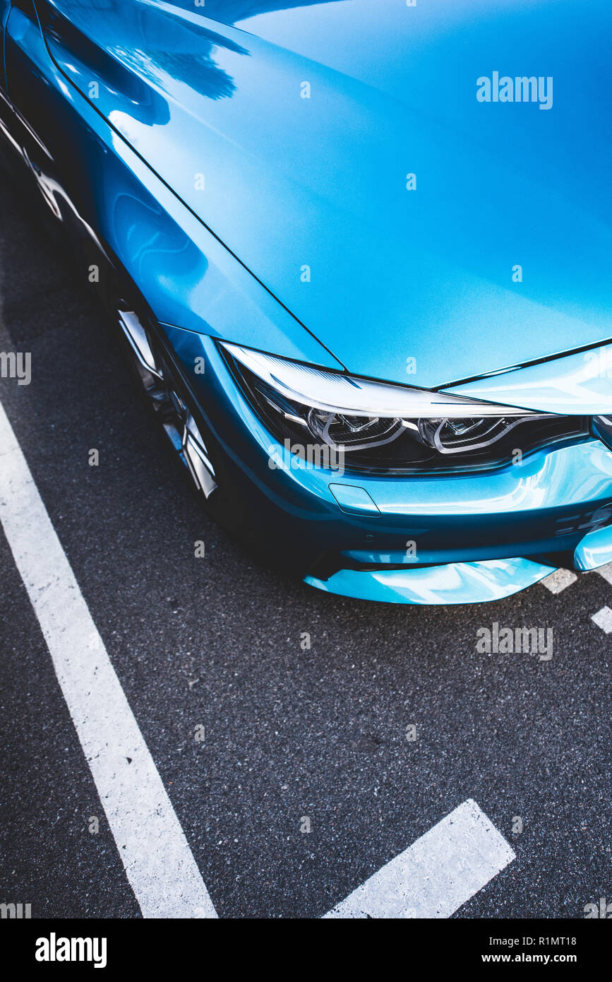 Shiny new car hi-res stock photography and images - Alamy