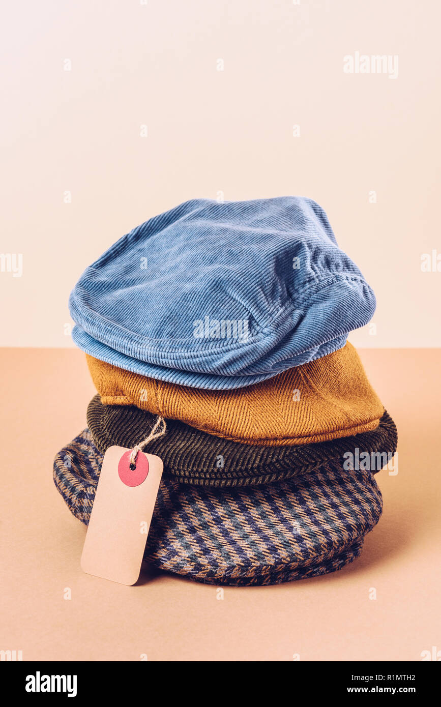 Sale at shopping mall hi-res stock photography and images - Alamy