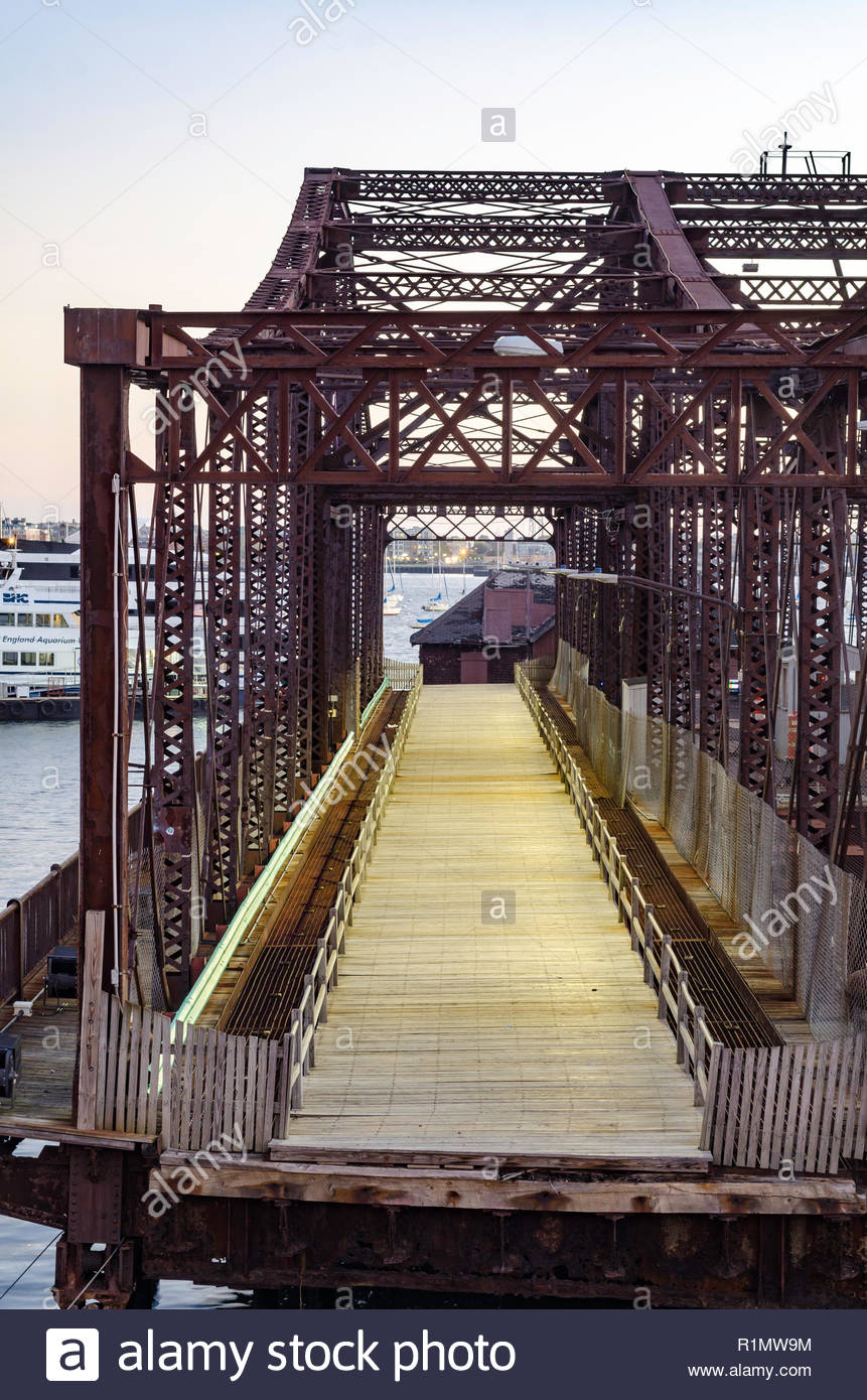 Dilapidated Bridge Stock Photos & Dilapidated Bridge Stock Images - Alamy