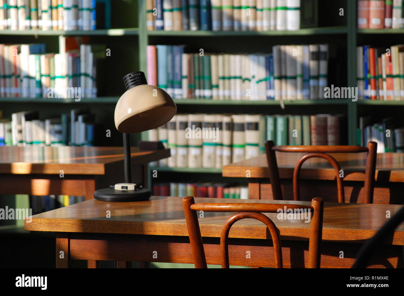Retro desk lamp library hi-res stock photography and images - Alamy