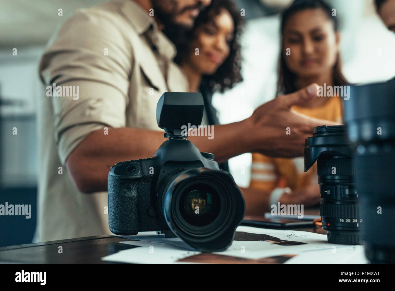 Professional photographer team hi-res stock photography and images - Alamy