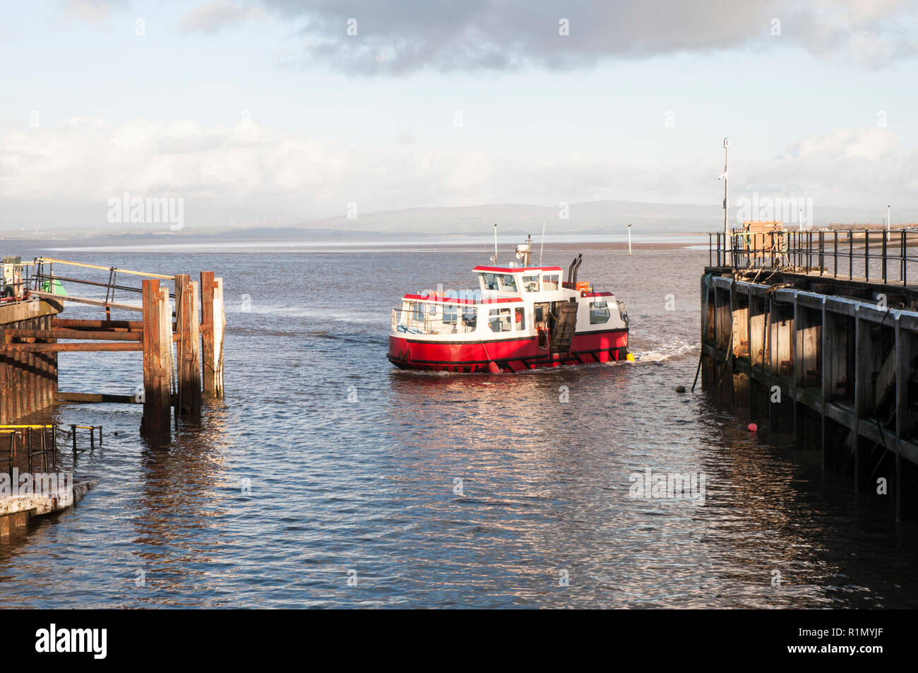 Ferry boat from Knott End on Sea approaching the slipway at Fleetwood ...