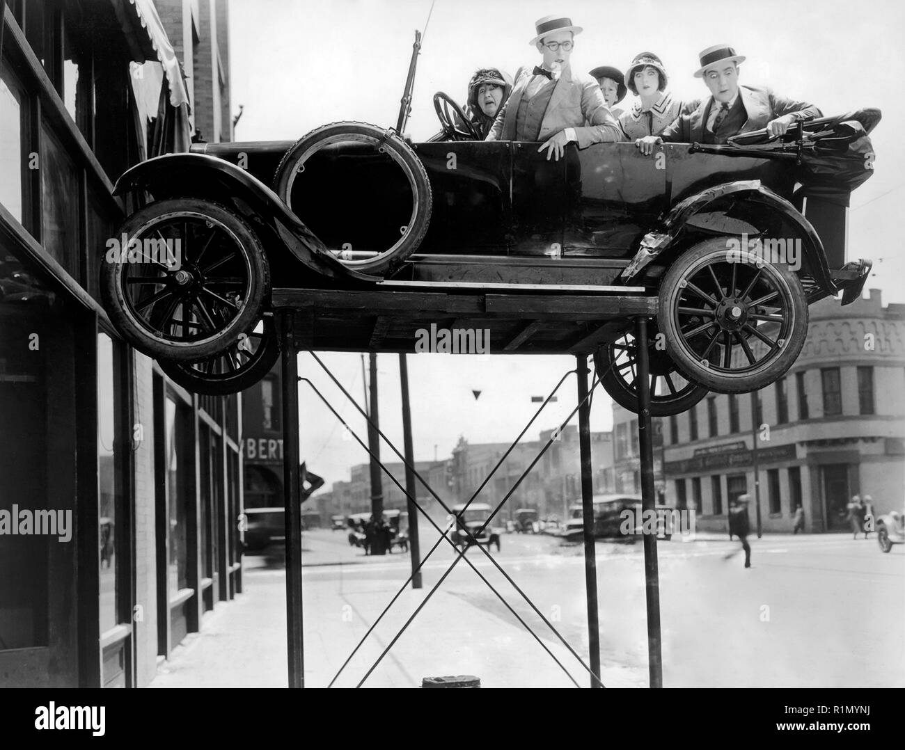 Harold lloyd stunt hi-res stock photography and images - Alamy