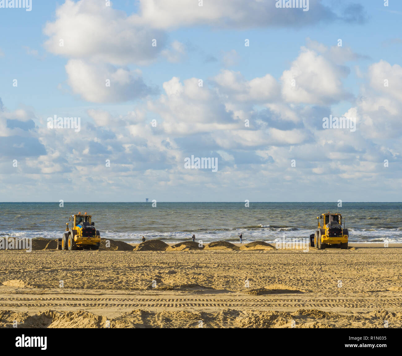 Earthmoving machines hi-res stock photography and images - Alamy