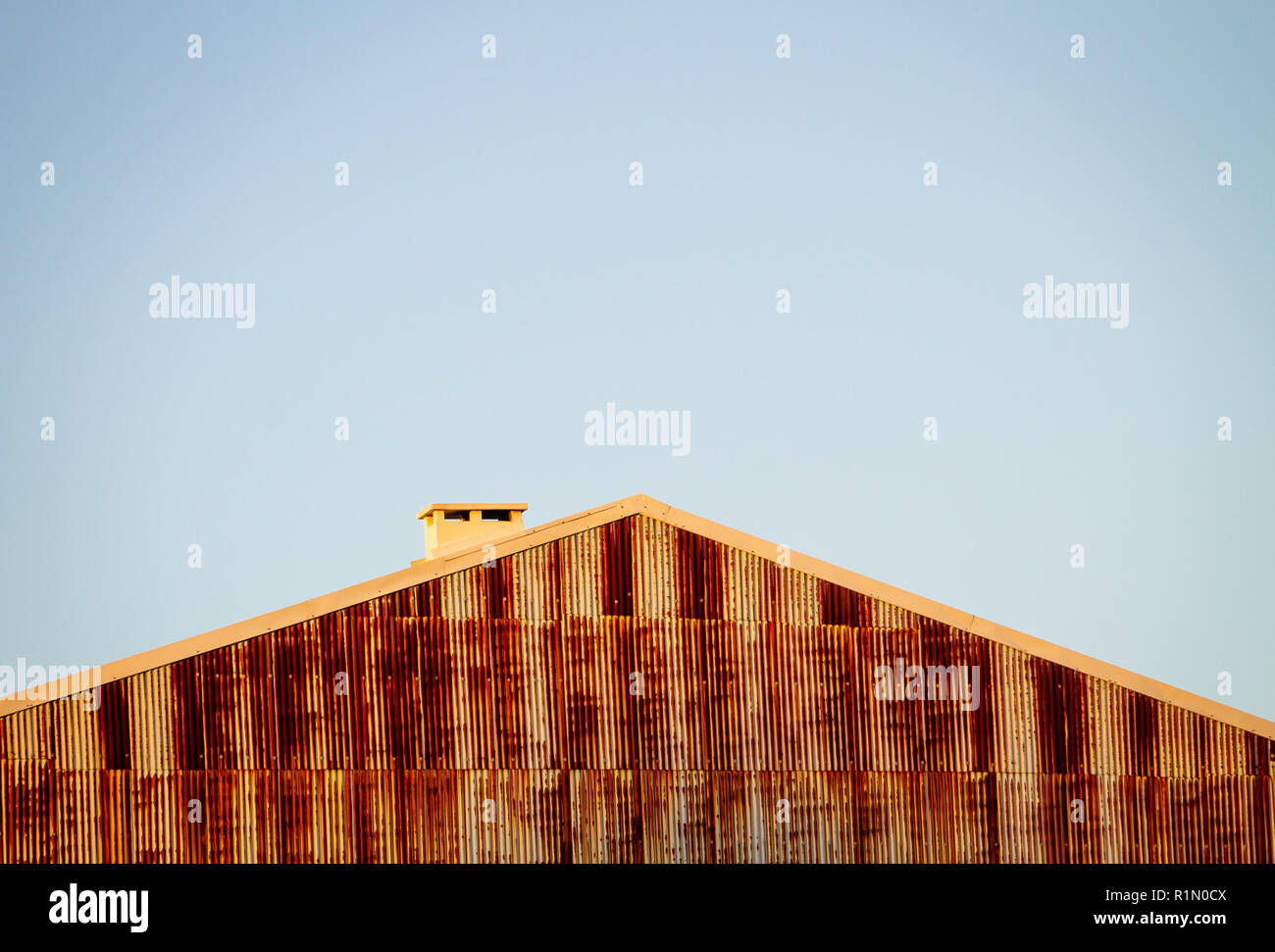 Rusty building hi-res stock photography and images - Alamy