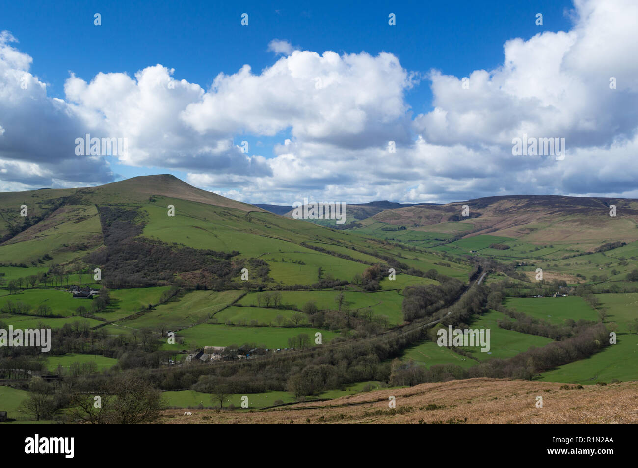 View of the Hope Valley in the Peak District, Derbyshire, England, UK ...