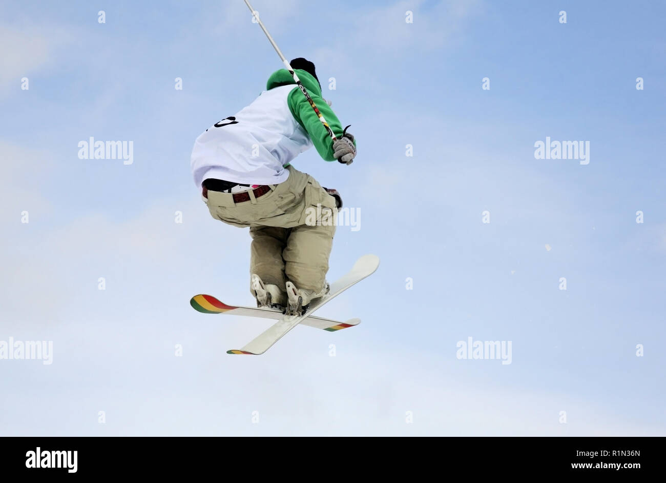 Aerial freestyle skier hi-res stock photography and images - Alamy