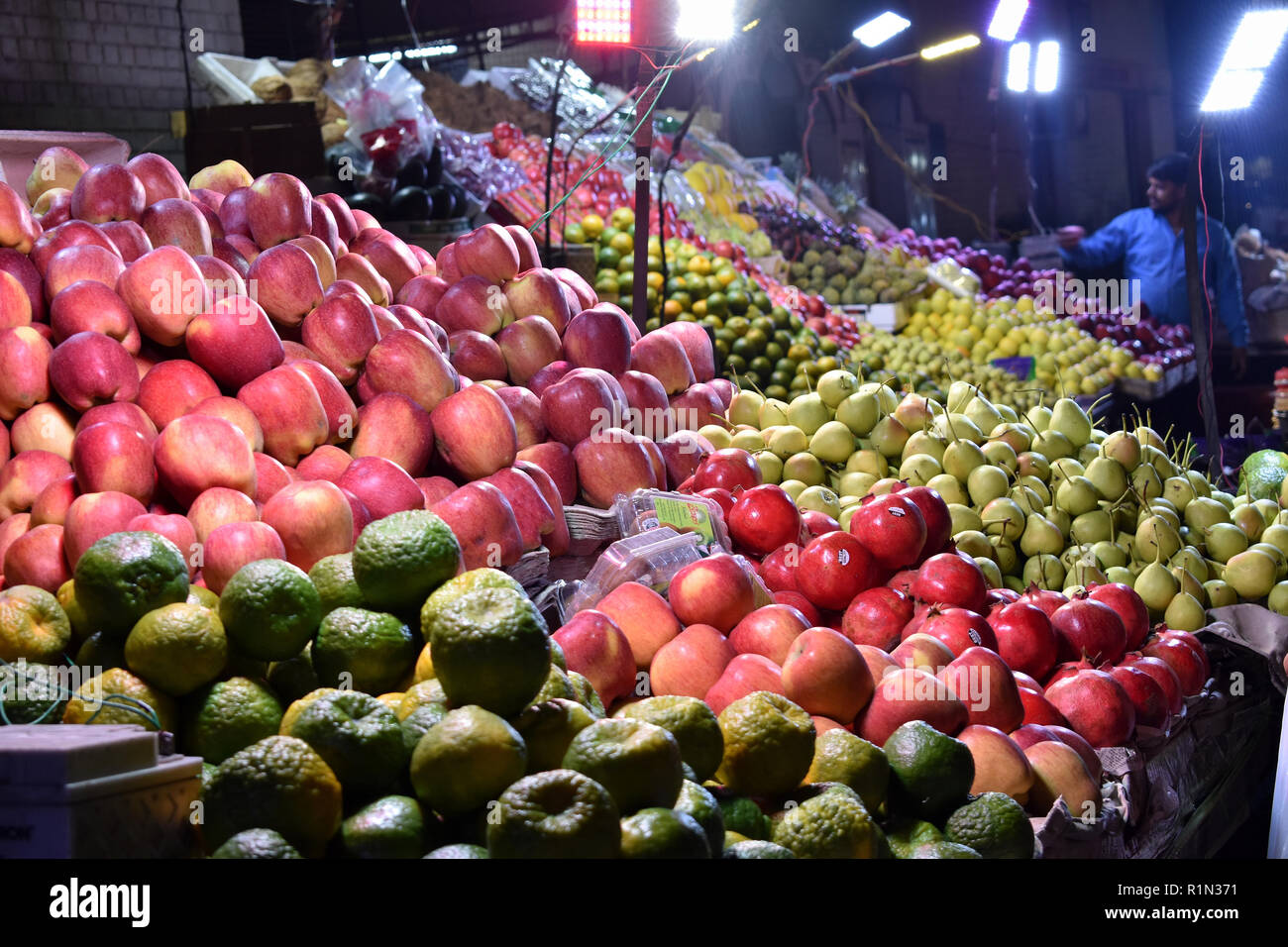 Travel to markets hi-res stock photography and images - Alamy