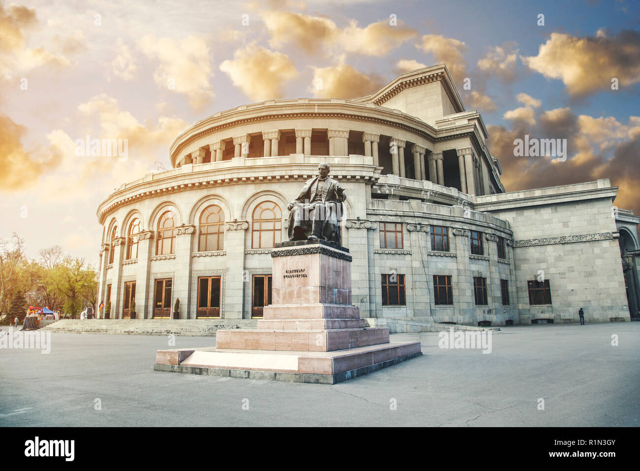 Yerevan state opera and ballet theater hi-res stock photography and ...