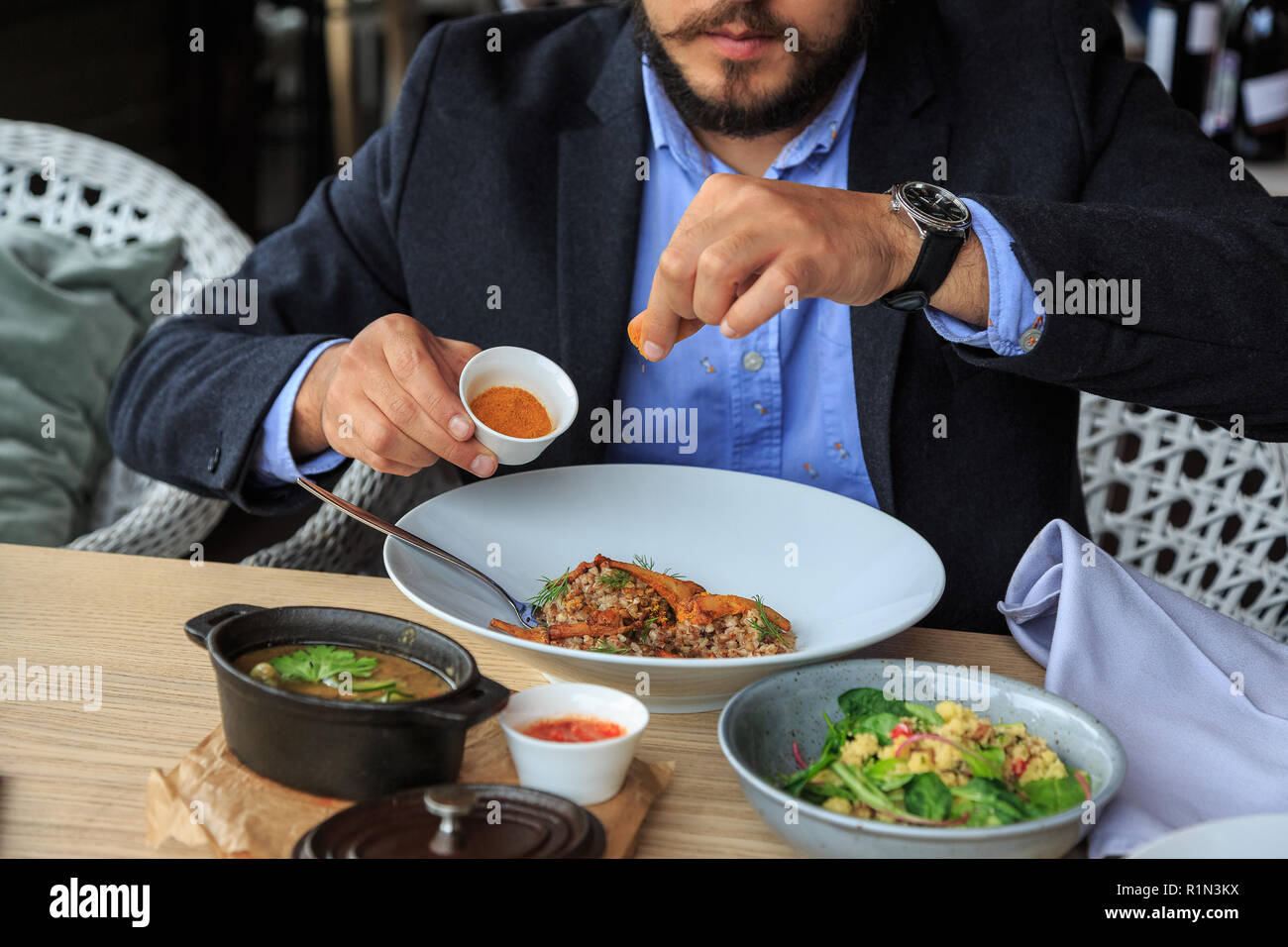 Fat man eating restaurant hi-res stock photography and images - Alamy