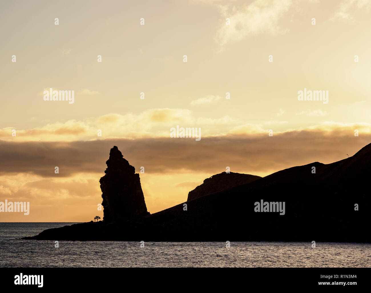 Bartolome Island And The Iconic Pinnacle Rock High Resolution Stock ...