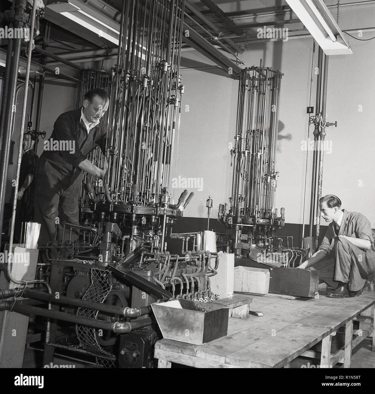 London factory workers hi-res stock photography and images - Alamy