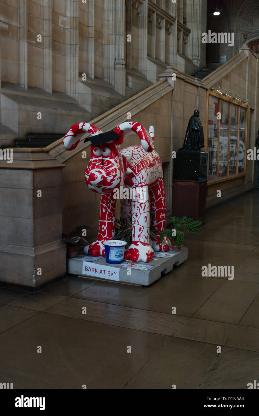 Gromit statue 'Bark at ee' at Wills Memorial Building. Wallace & Gromit ...