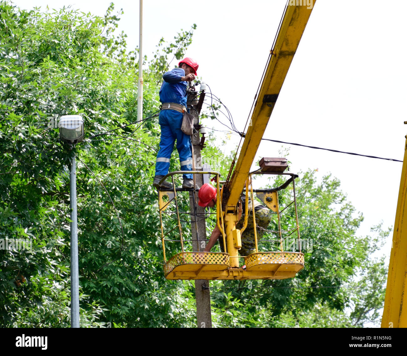 Crane electrical wires on hi-res stock photography and images - Alamy
