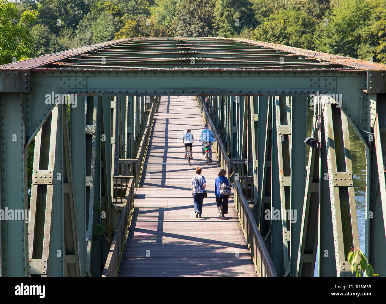 Ruhrtalradweg, Ruhr Valley Cycle Path, former railway bridge over the ...