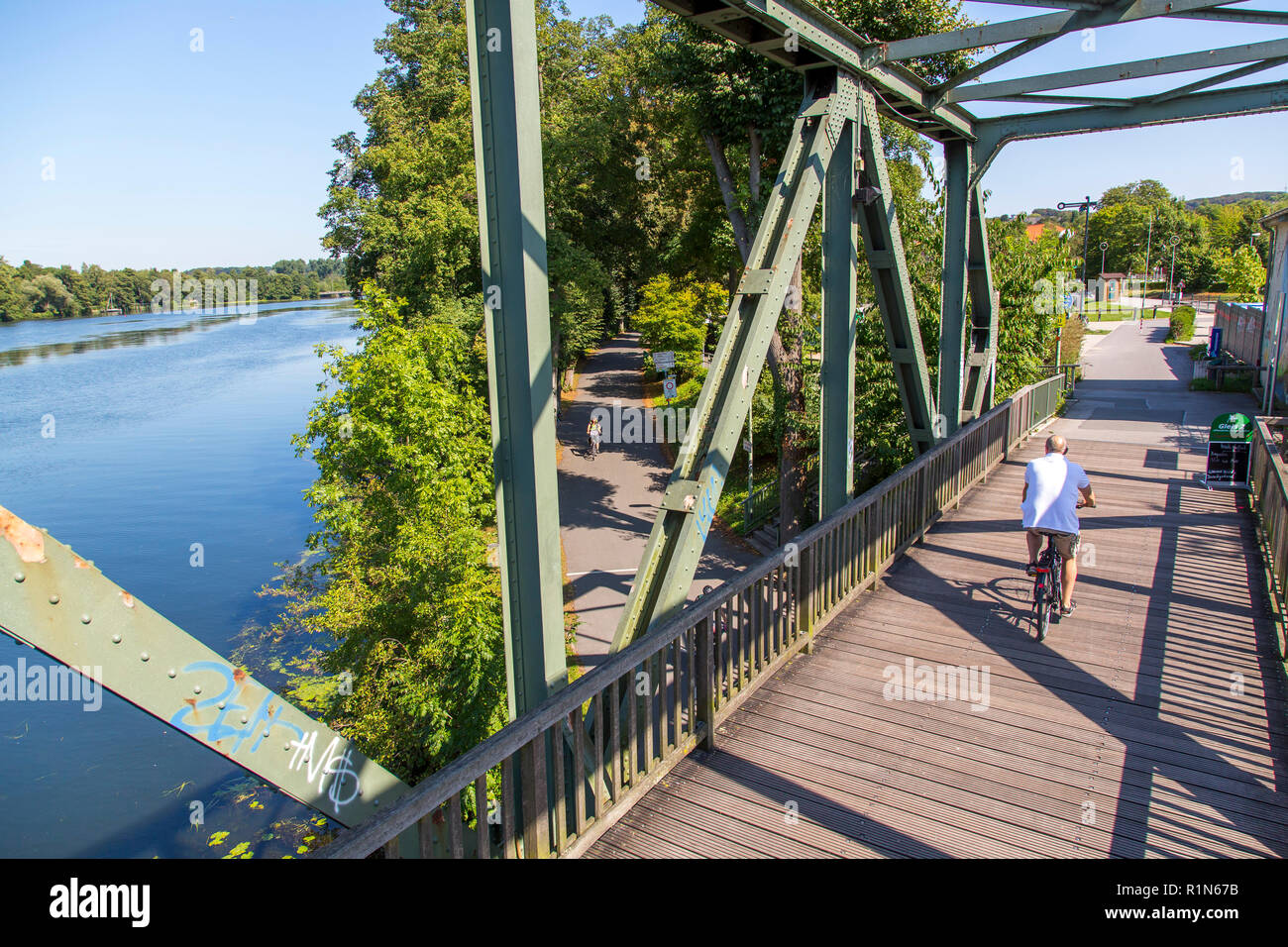 Ruhrtalradweg, Ruhr Valley Cycle Path, former railway bridge over the ...