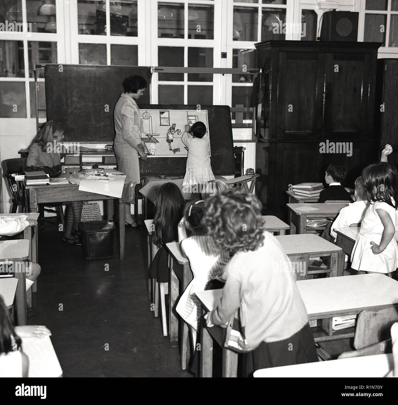 1950s classroom hi-res stock photography and images - Alamy
