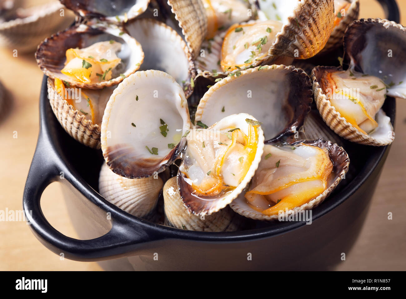 Eat bivalves hi-res stock photography and images - Alamy