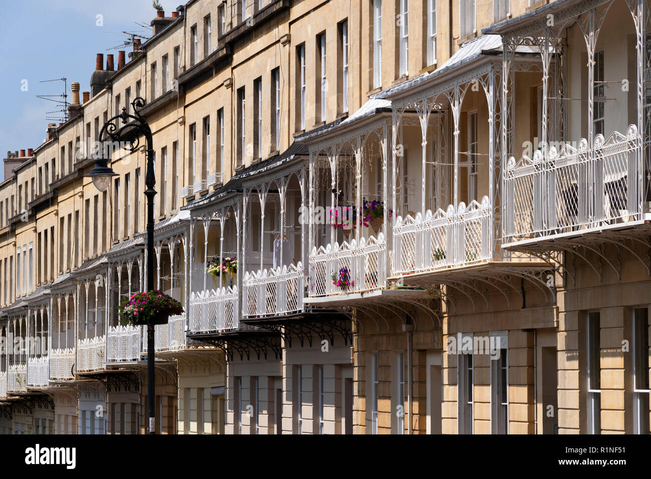 Terraced row houses in bristol hi-res stock photography and images - Alamy