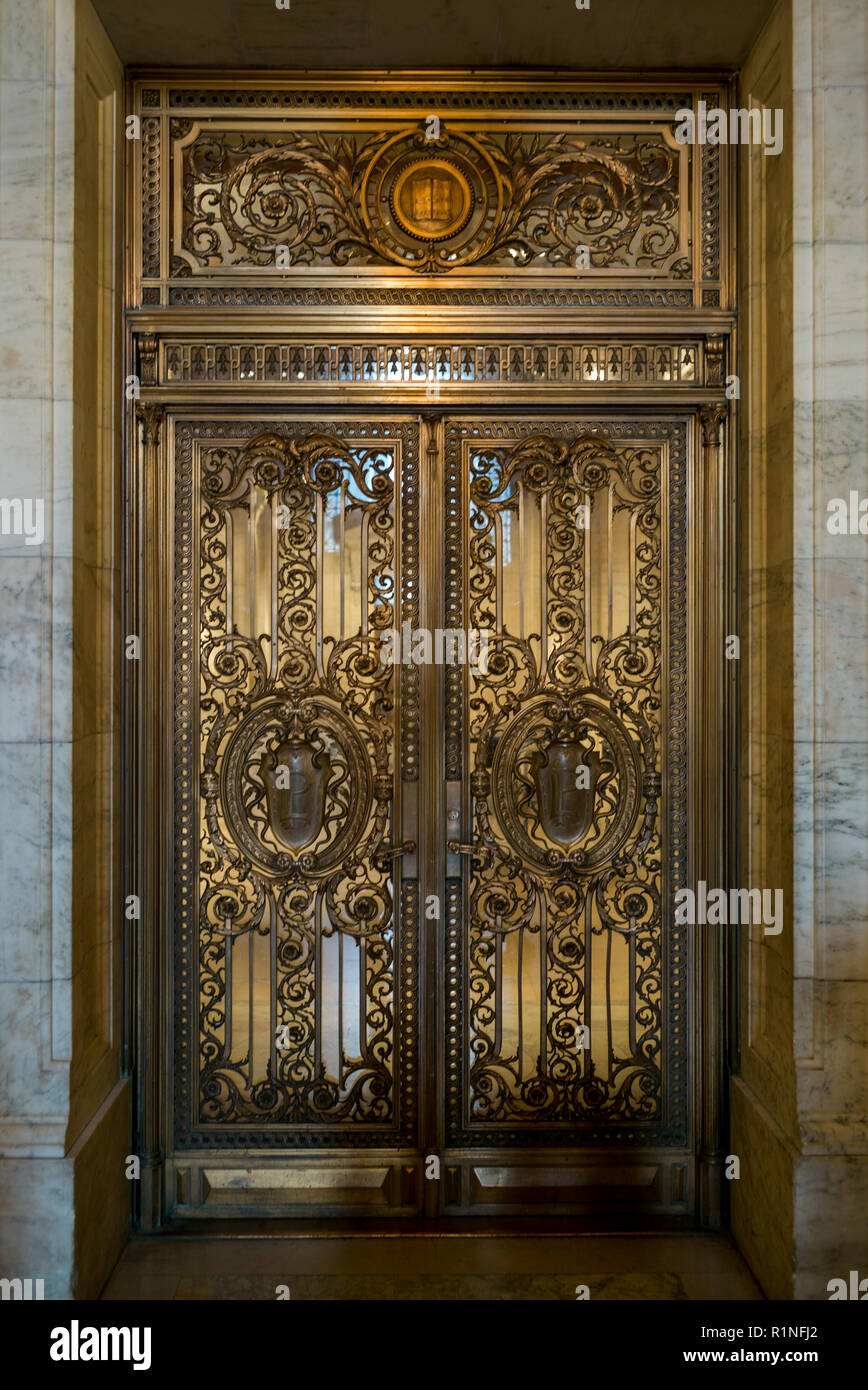 Gold door hi-res stock photography and images - Alamy