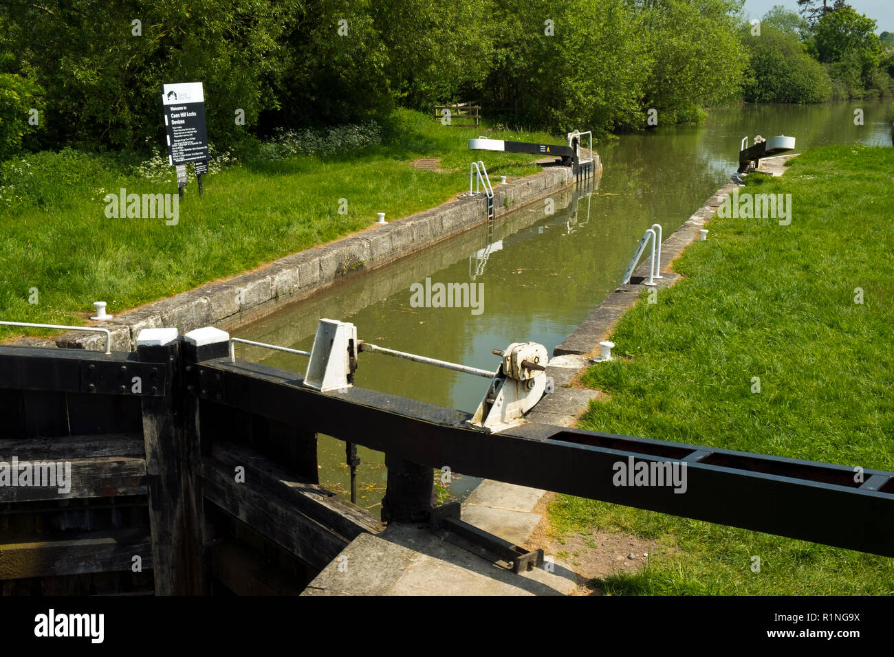 Devizes, Wilstshire, UK - 29th May 2016: Spring sunshine at Lower ...