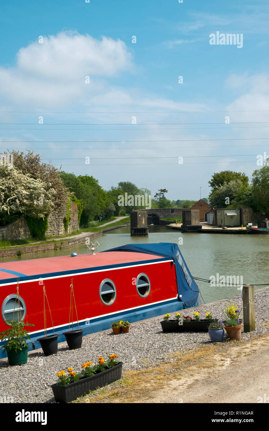 Devizes, Wilstshire, UK - 29th May 2016: Late spring sunshine brings ...