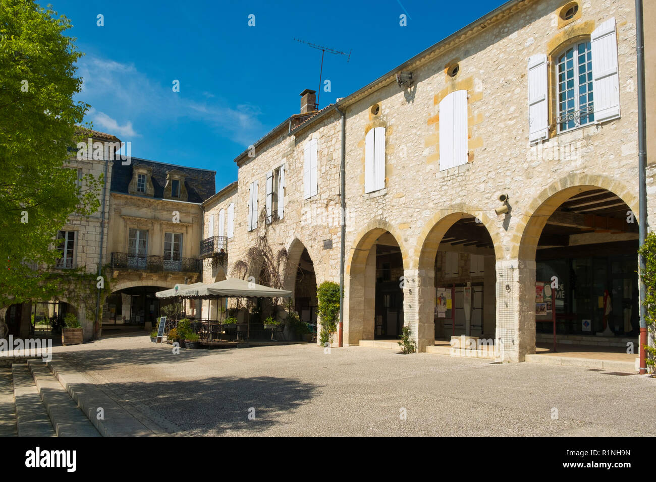 Monflanquin village hi-res stock photography and images - Alamy