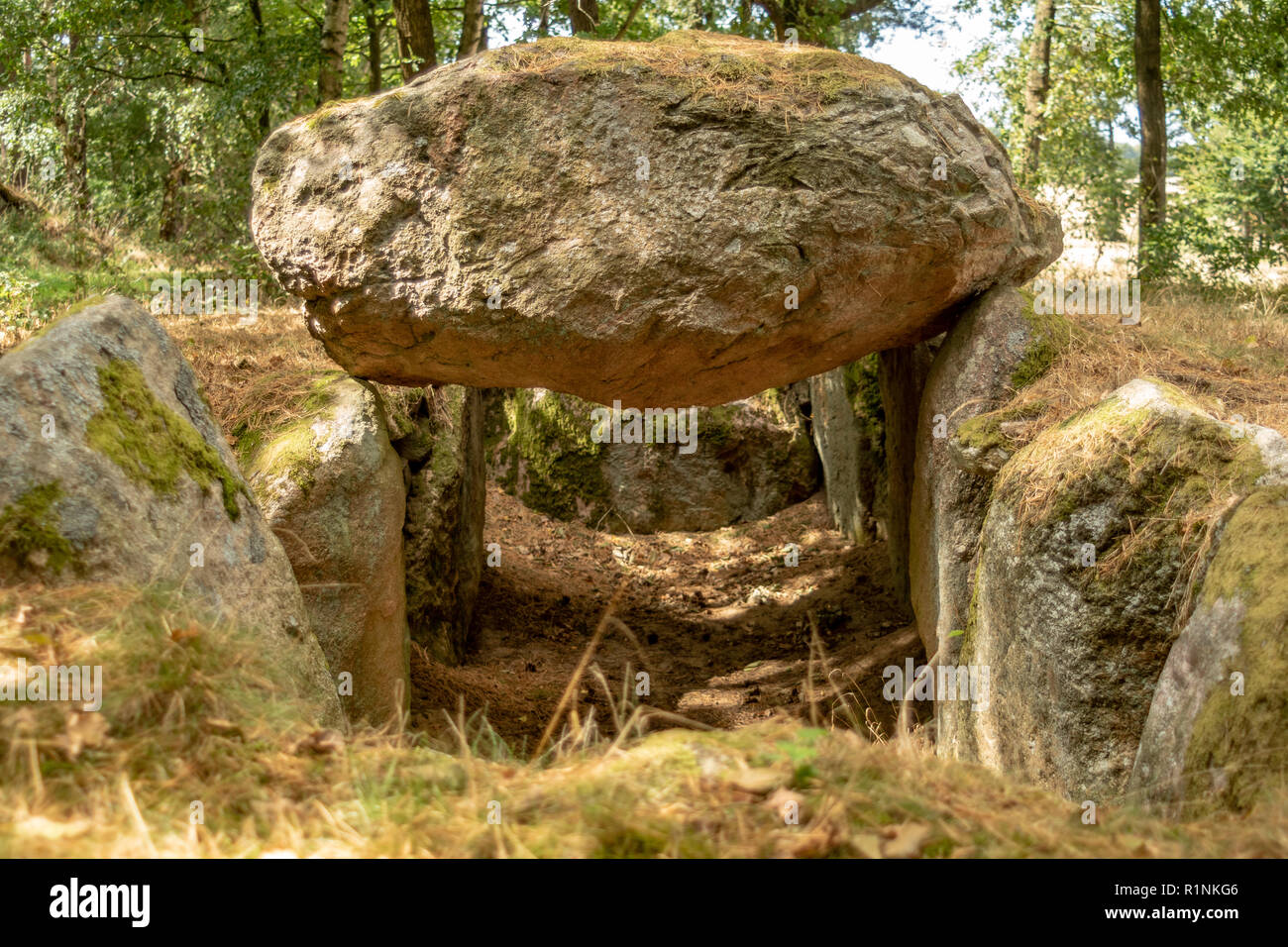 Dolmen prehistoric neolithic graves Raven 2 Stock Photo - Alamy