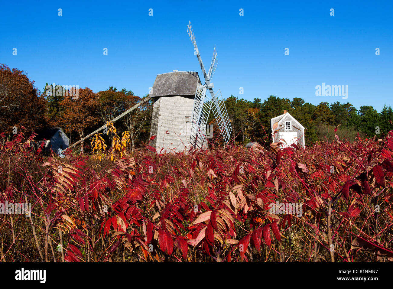 American farm windmill hi-res stock photography and images - Alamy