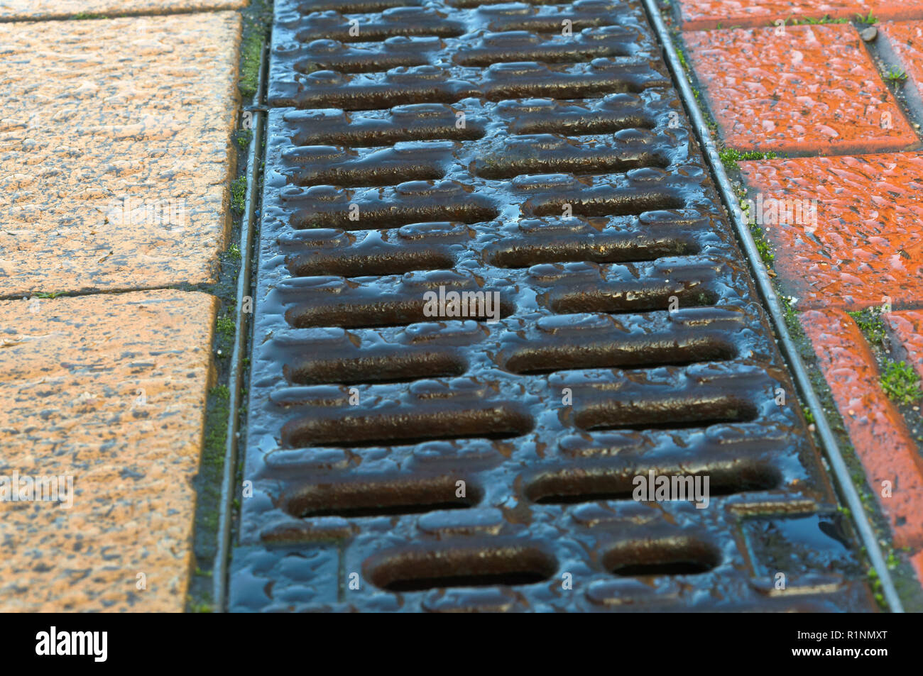 Tile drainage hi-res stock photography and images - Alamy