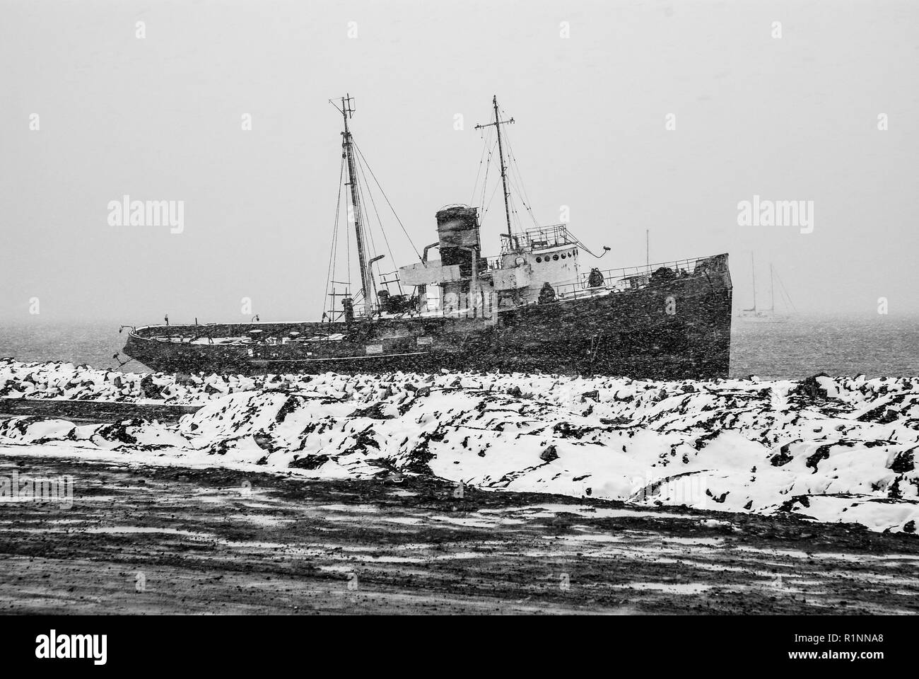 Ship in dock under Black and White Stock Photos & Images - Alamy