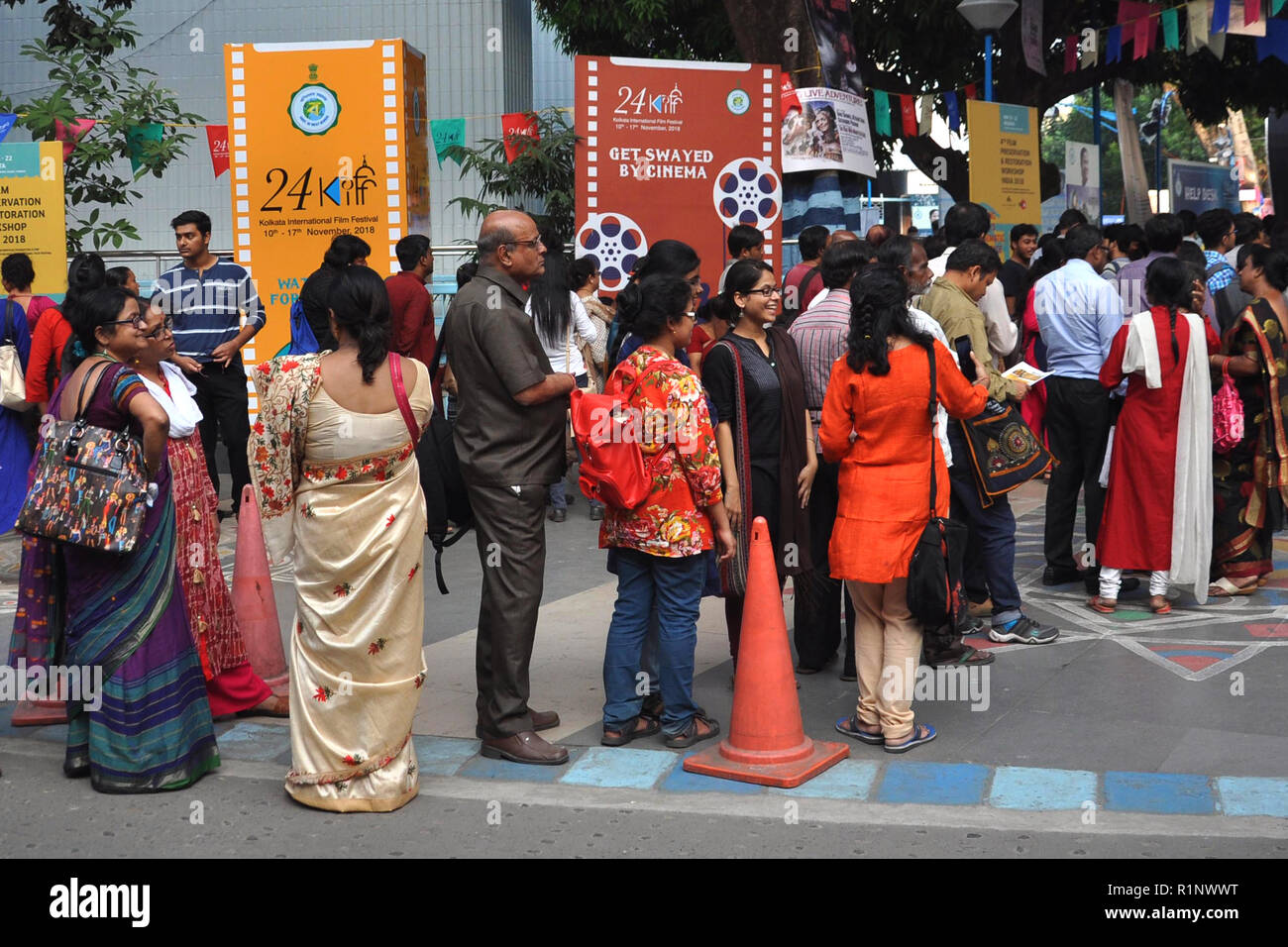 Kolkata cinema hi-res stock photography and images - Alamy
