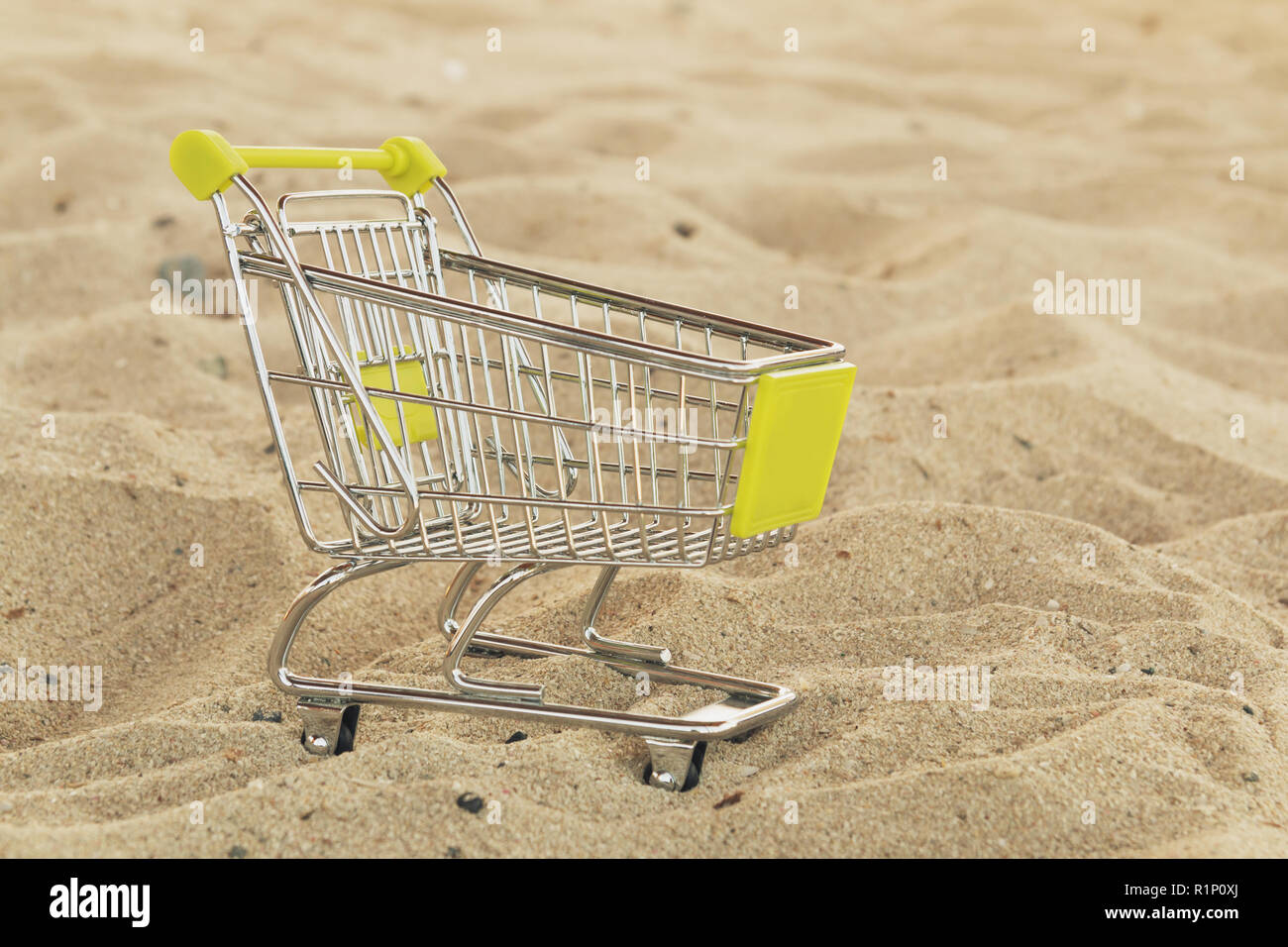 Noon light hi-res stock photography and images - Alamy