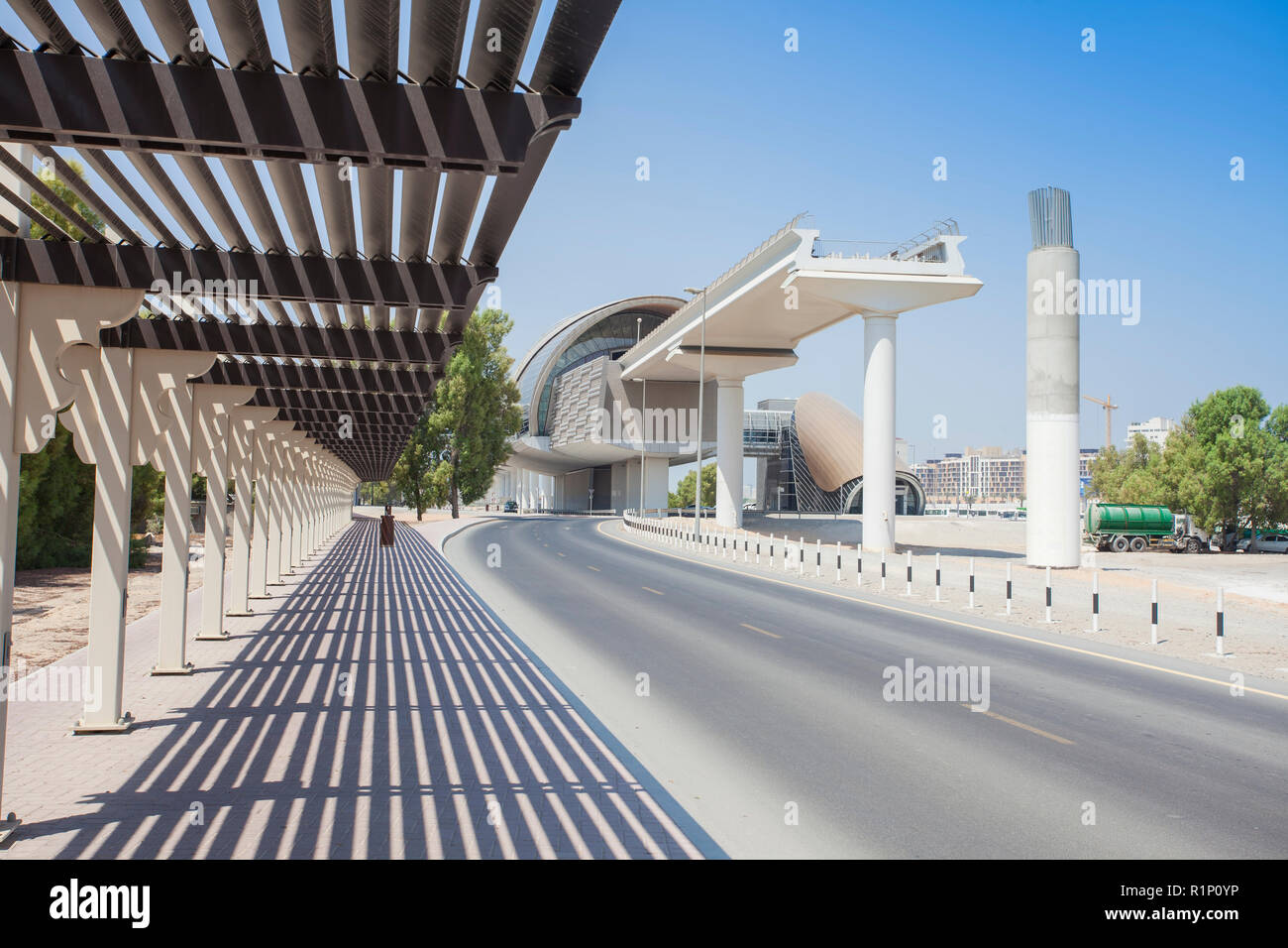 Dubai metro railway track construction hi-res stock photography and ...
