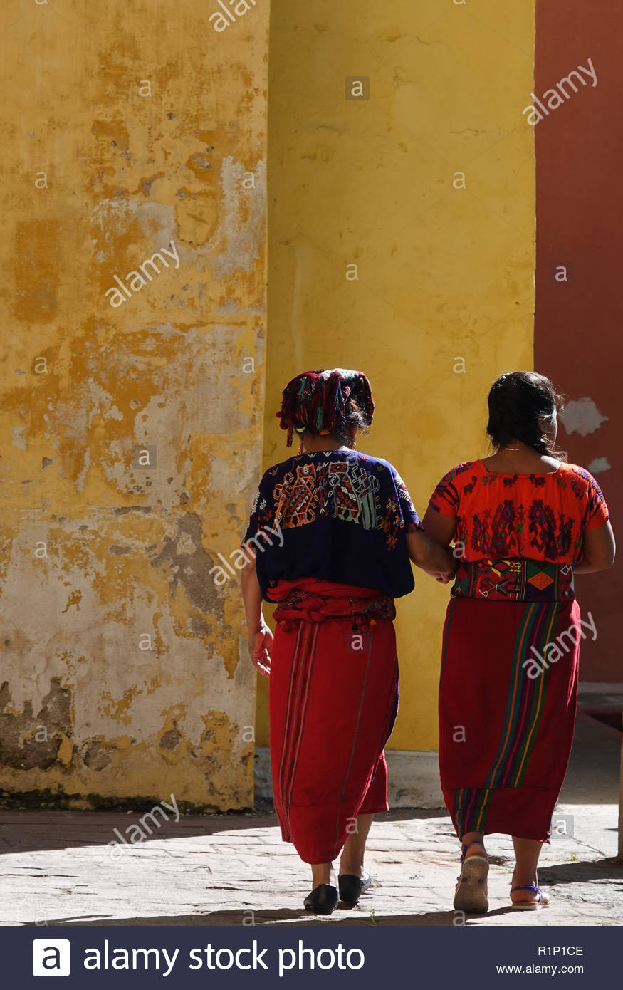 Traditional Mayan Clothing Stock Photos & Traditional Mayan Clothing ...