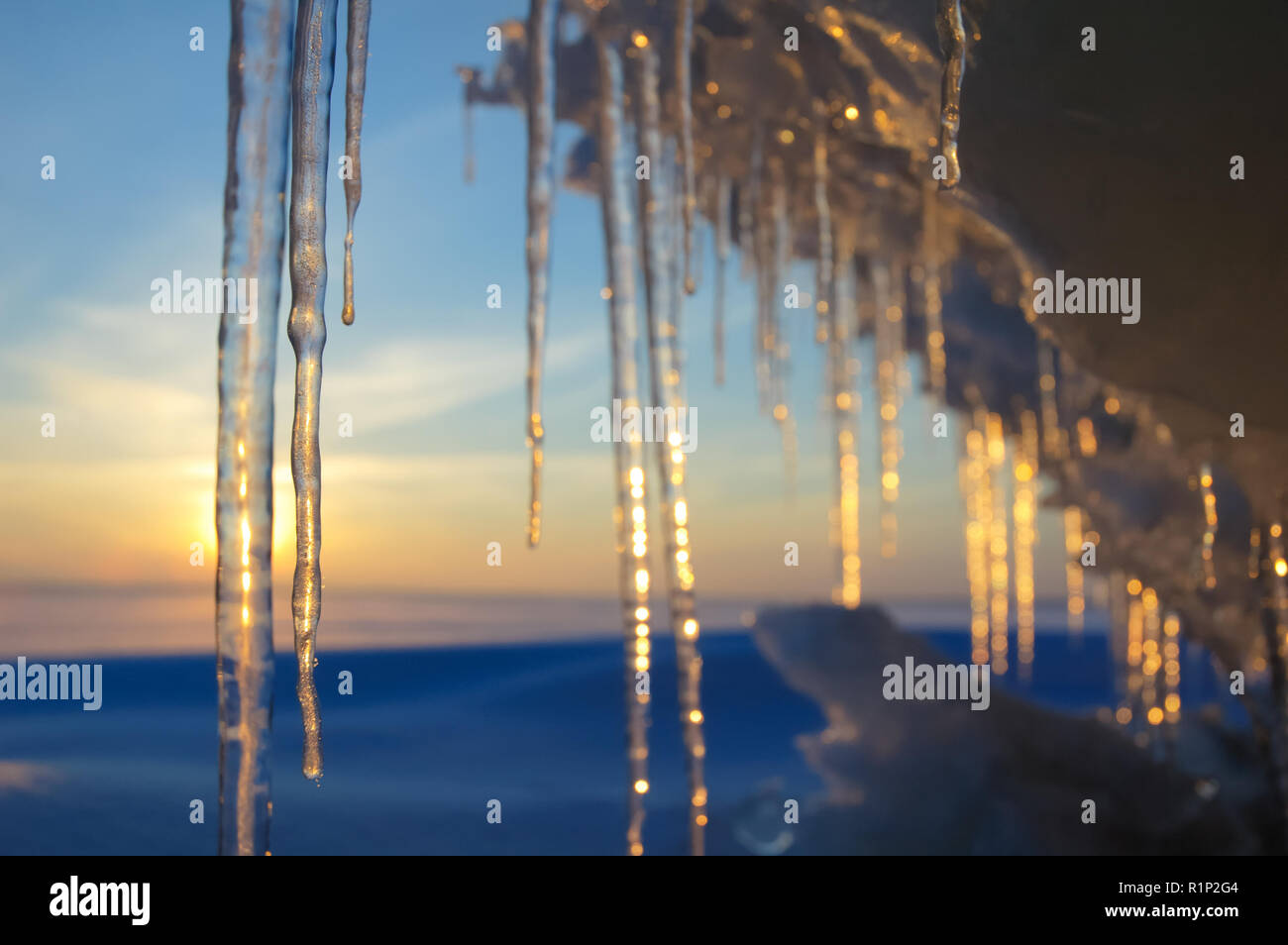 Icy setting hi-res stock photography and images - Alamy