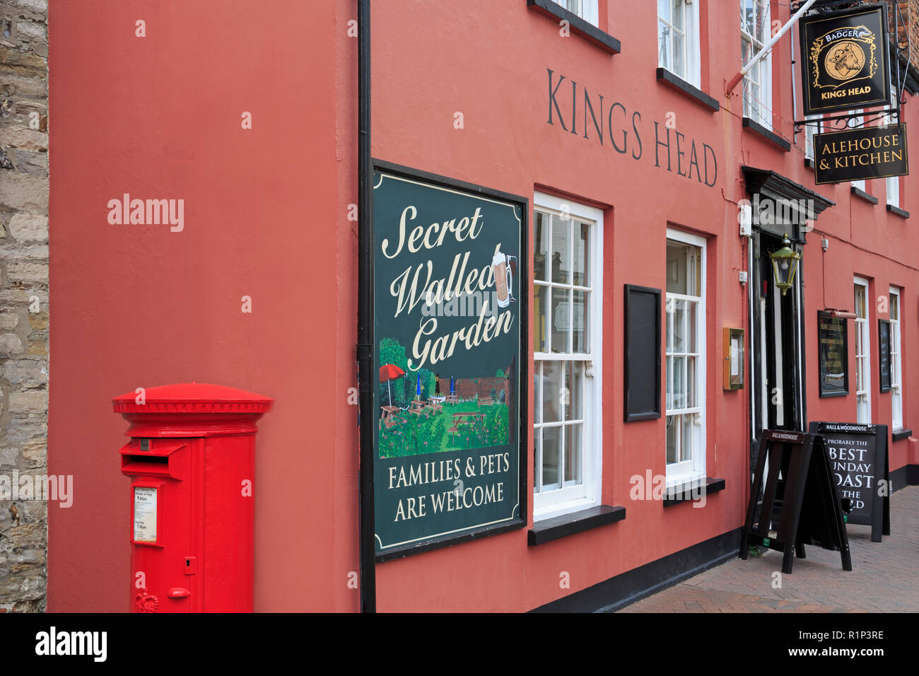Old kings head pub hi-res stock photography and images - Alamy