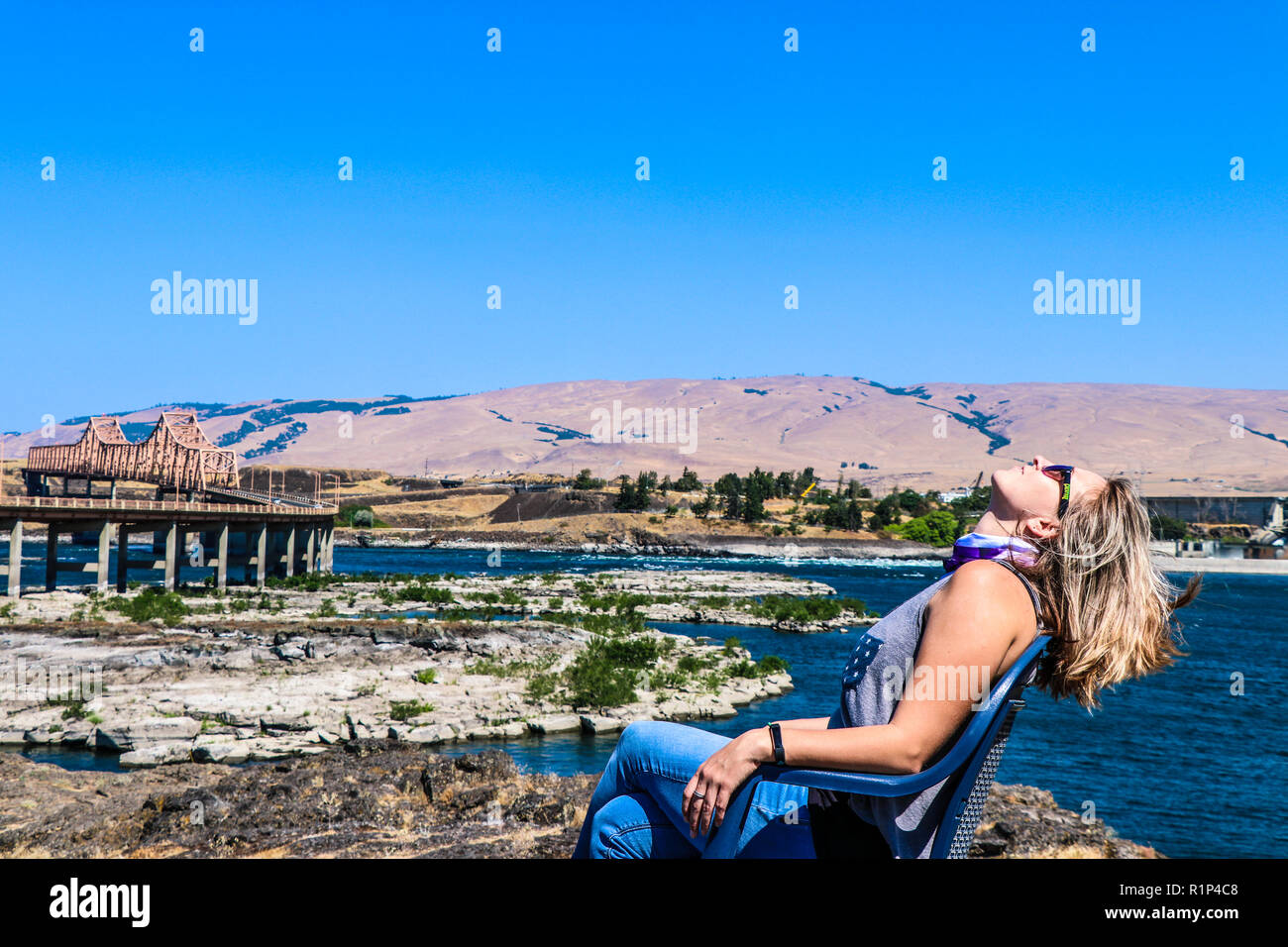 Photo shoot on the river Stock Photo - Alamy