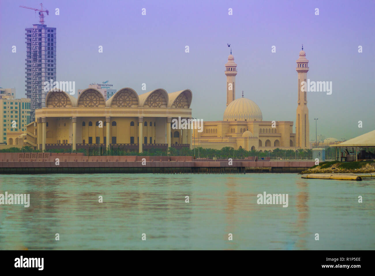 Bahrain grand mosque Stock Photo - Alamy